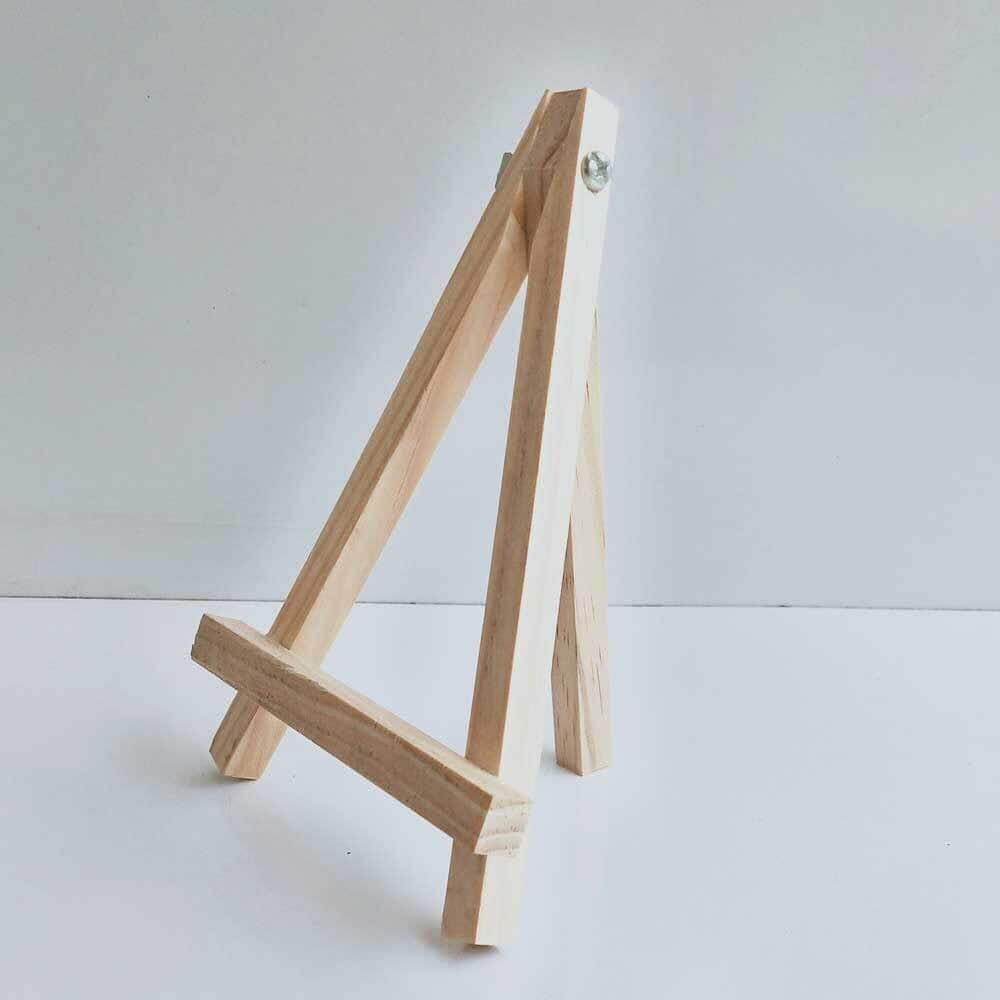 High quality Easel with brass screw.