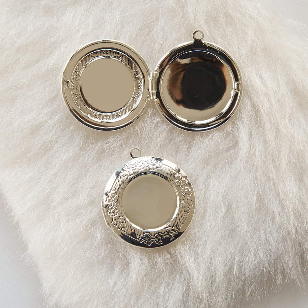 Buy Online Silver Openable Round Pendant Perfect for Embroidery | Resin ...