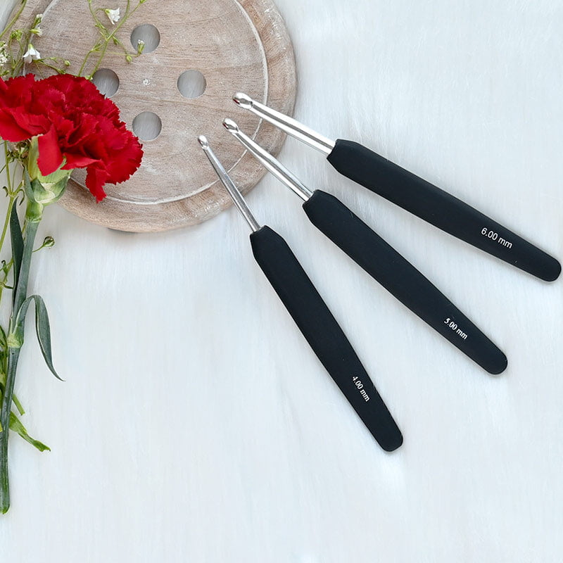 KnitPro Aluminium Single Ended Gold Crochet Hook | Soft Handle | Black ...